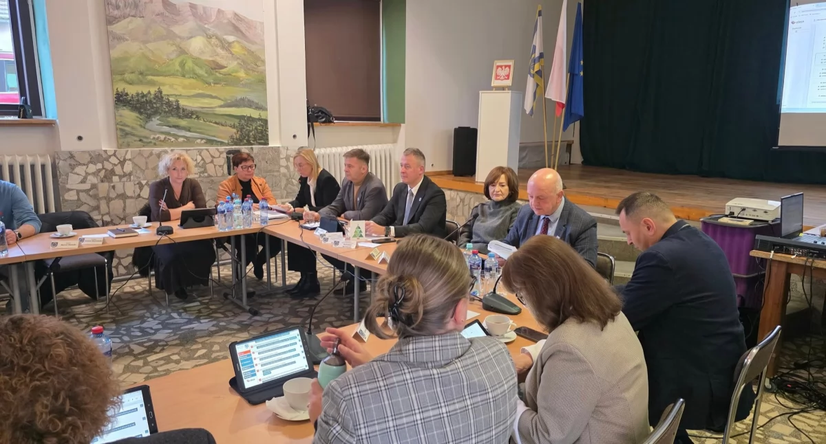 Budżet Piechowic na 2026 rok przyjęty jednogłośnie. Blisko 9,6 mln zł ...